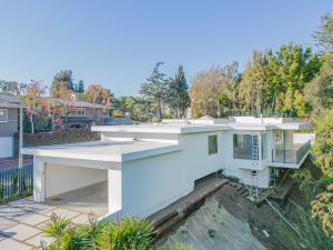 Modern Luxury Meets Impeccable Design in Beverly Hills: 1124 Summit Dr ...