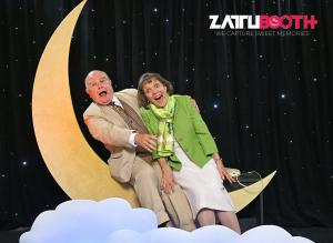 ZATTU PHOTO BOOTH Unveils the Stunning Paper Moon Backdrop for ...