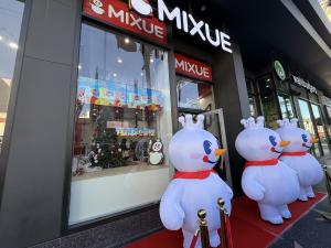 World's Largest Beverage Chain MIXUE Opens in Hollywood with Support ...