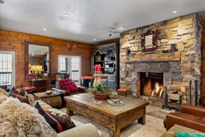 Muskoka, Canadaâ€™s Whitestone Resort, Primed as a Luxury Lodge or ...