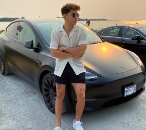 21-Year-Old Entrepreneur Earns 6-Figures/Month - AFV NEWS