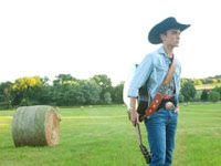 Maddox Ross drops new single "How A Cowboy Rolls".